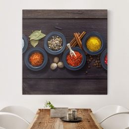Bilderwelten Leinwandbild Kulinarisch Orientalisch Holzoptik braun - Schwarze Schalen mit Gew&uuml;rzen - Gew&uuml;rze & Kr&auml;uter XXL K&uuml;che