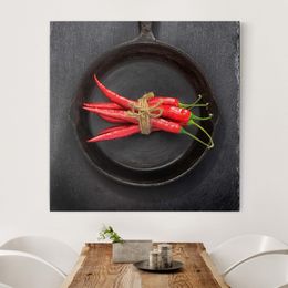 Bilderwelten Leinwandbild Kulinarisch Motiv Kunstdruck rot - Rotes Chilib&uuml;ndel in Pfanne auf Schiefer - Gew&uuml;rze & Kr&auml;uter XXL K&uuml;che