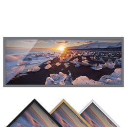 Bilderwelten Bild mit Rahmen - Panorama Eisbrocken am Strand Island