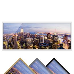 Bilderwelten Bild mit Rahmen - Panorama New York Skyline bei Nacht