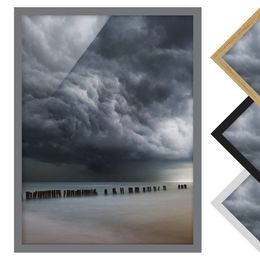 Bilderwelten Bild mit Rahmen - Hochformat Sturmwolken &uuml;ber der Ostsee