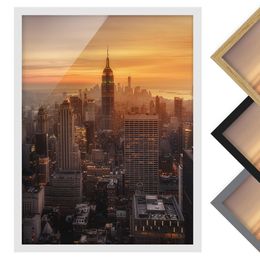 Bilderwelten Bild mit Rahmen Stadt orange Motiv inkl. Rahmung - Manhattan Skyline Abendstimmung - Architektur Wohnzimmer Schlafzimmer