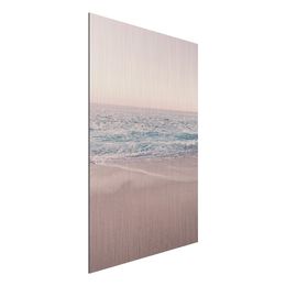 Alu Dibond Outdoor Bild - Ros&eacute;goldener Strand am Morgen - Strand rosa Motiv wetterfest Meerblick Wohnzimmer Schlafzimmer