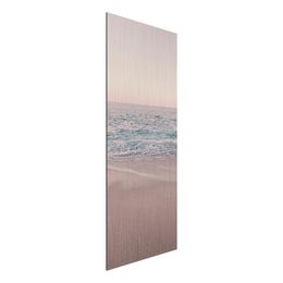 Alu Dibond Outdoor Bild - Ros&eacute;goldener Strand am Morgen - Strand rosa Motiv wetterfest Meerblick Wohnzimmer Schlafzimmer