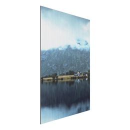 Alu Dibond Outdoor Bild - Spiegelung auf den Lofoten - Natur blau Motiv wetterfest Berg Wohnzimmer Schlafzimmer
