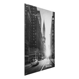 Alu Dibond Outdoor Bild - Lebhaftes New York - Stadt schwarz weiss Motiv wetterfest Architektur Wohnzimmer Schlafzimmer