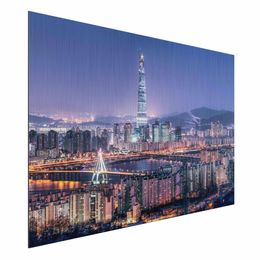 Alu Dibond Outdoor Bild - Lotte World Tower bei Nacht - Stadt blau Motiv wetterfest Architektur Wohnzimmer Schlafzimmer