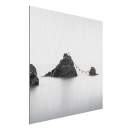 Alu Dibond Outdoor Bild - Meoto Iwa - die verheirateten Felsen - Natur schwarz weiss Motiv wetterfest Asia Wohnzimmer Schlafzimmer