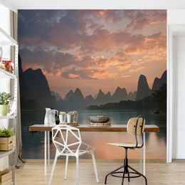 Bilderwelten Fototapete Natur Motiv Wandtapete pastell - Sonnenaufgang &uuml;ber chinesischem Fluss - Boot Schiff & U-Boot Wohnzimmer Schlafzimmer
