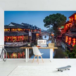 Bilderwelten Fototapete Stadt Motiv Wandtapete orange - Abendstimmung in Xitang - China Wohnzimmer Schlafzimmer