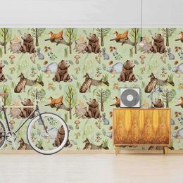 Bilderwelten Mustertapete Wald Illustration Wandtapete gr&uuml;n - Waldfreunde B&auml;r mit Eichh&ouml;rnchen - B&auml;ume Kinderzimmer Baby M&auml;dchen Jungen