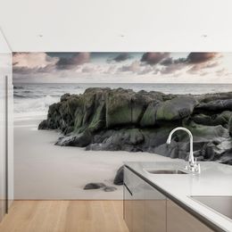 Bilderwelten Fototapete Strand Motiv Wandtapete beige - Felsen am Strand - Landschaft Wohnzimmer Schlafzimmer