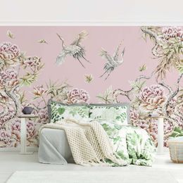 Bilderwelten Fototapete Blumen Illustration Aquarell pastell - Aquarell St&ouml;rche im Flug mit Rosen auf Rosa - Rose Wohnzimmer Schlafzimmer