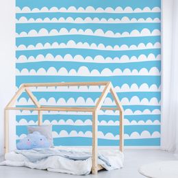 Bilderwelten Mustertapete Vliestapete Illustration Wandtapete blau - Gezeichnete Wei&szlig;e Wolkenb&auml;nder im Blauen Himmel - Wolken Kinderzimmer Baby M&auml;dchen Jungen