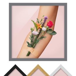 Bilderwelten Bild mit Rahmen - Quadrat Arm mit Blumen
