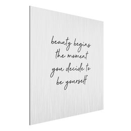 Alu Dibond Outdoor Bild - Typografie Beauty Begins Zitat - Spr&uuml;che schwarz weiss modern wetterfest Motivation Jugendzimmer