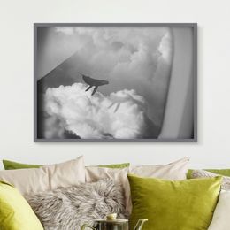 Bilderwelten Bild mit Rahmen Tiere schwarz weiss Digital Art inkl. Rahmung - Fliegender Wal in den Wolken - Flugzeug & Hubschrauber Wohnzimmer Schlafzimmer