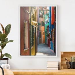 Bilderwelten Bild mit Rahmen bunt Motiv inkl. Rahmung - Bunte Gasse - Deko Wohnzimmer Schlafzimmer