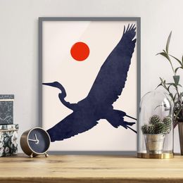 Bilderwelten Bild mit Rahmen Tiere blau modern inkl. Rahmung - Blauer Kranich vor roter Sonne - V&ouml;gel Wohnzimmer Schlafzimmer