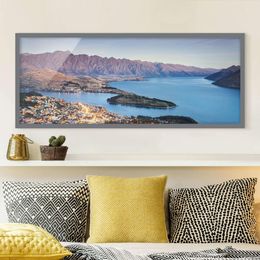 Bilderwelten Bild mit Rahmen Zwischen Meer und Bergen