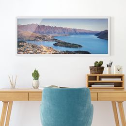 Bilderwelten Bild mit Rahmen Zwischen Meer und Bergen