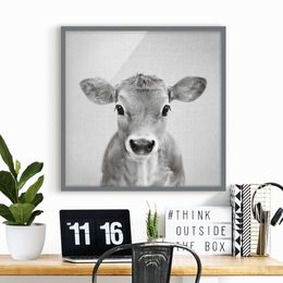 Bilderwelten Bild mit Rahmen Tiere schwarz weiss Motiv inkl. Rahmung - Baby Kuh Kira Schwarz Wei&szlig; - Deko Kinderzimmer Baby M&auml;dchen Jungen
