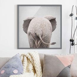 Bilderwelten Bild mit Rahmen Tiere schwarz weiss Motiv inkl. Rahmung - Baby Elefant von hinten - Elefant Kinderzimmer Baby M&auml;dchen Jungen