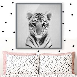 Bilderwelten Bild mit Rahmen Tiere schwarz weiss Motiv inkl. Rahmung - Baby Tiger Thor Schwarz Wei&szlig; - Tiger Kinderzimmer Baby M&auml;dchen Jungen