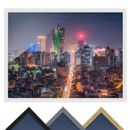 Bilderwelten Bild mit Rahmen Stadt bunt Motiv inkl. Rahmung - Nachtlichter von Macau - Architektur Wohnzimmer Schlafzimmer