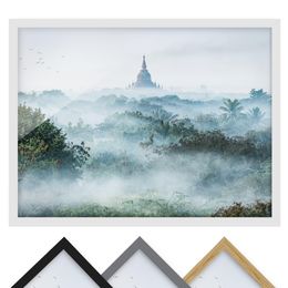 Bild mit Rahmen Morgennebel &uuml;ber dem Dschungel von Bagan