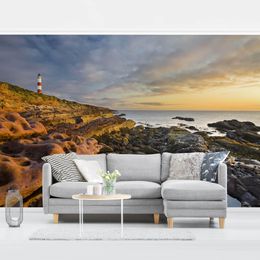 Bilderwelten Fototapete Strand Motiv Wandtapete beige - Tarbat Ness Leuchtturm und Sonnenuntergang am Meer - Himmel Wohnzimmer Schlafzimmer