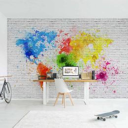 Bilderwelten Fototapete Wei&szlig;e Backsteinwand Weltkarte