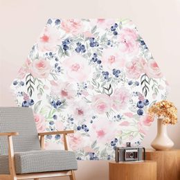 Bilderwelten Hexagon Tapete Kulinarisch Illustration Aquarell rosa - Rosa Rosen mit Blaubeeren vor Wei&szlig; - Rose Wohnzimmer Schlafzimmer