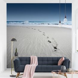 Bilderwelten Fototapete Strand Motiv 3D-Effekt blau - Spuren im Sand - Meerblick Wohnzimmer Schlafzimmer