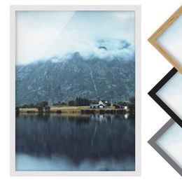 Bilderwelten Bild mit Rahmen Natur blau Motiv inkl. Rahmung - Spiegelung auf den Lofoten - Berg Wohnzimmer Schlafzimmer
