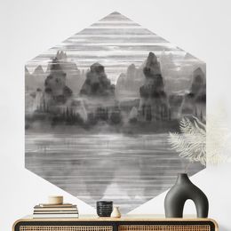 Bilderwelten Hexagon Tapete Natur modern Aquarell schwarz weiss - Malerische Berge im mystischem Nebel - Berg Wohnzimmer Schlafzimmer