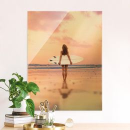 Bilderwelten Glasbild Strand Motiv rosa Glas Wandbild - Surfergirl mit Board im Abendrot - Landschaft Wohnzimmer Schlafzimmer