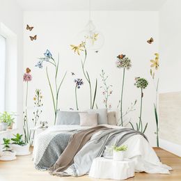 Bilderwelten Fototapete Tanzende Schmetterlinge auf Wildblumen Floral - Wohnzimmer Schlafzimmer Esszimmer Vliestapete nach Ma&szlig; inkl. Kleister oder selbstklebend