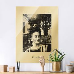 Bilderwelten Glasbild Frida Kahlo Foto Portrait im Garten