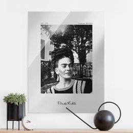 Bilderwelten Glasbild Frida Kahlo Foto Portrait im Garten