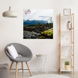 Bilderwelten Glasbild Natur Motiv gr&uuml;n Glas Wandbild - Einsame H&uuml;tte in Norwegen - Norwegen Wohnzimmer Schlafzimmer