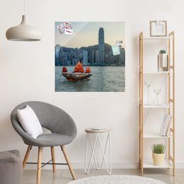 Bilderwelten Glasbild Natur Motiv rot Glas Wandbild - Dschunke im Victoria Harbour - China Wohnzimmer Schlafzimmer