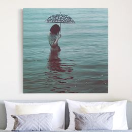 Bilderwelten Leinwandbild Portrait Motiv Kunstdruck Leinwanddruck - Spaziergang im Wasser - Wandbild XXL Wohnzimmer Schlafzimmer