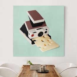 Bilderwelten Leinwandbild - Quadrat Kamera mit K&auml;se