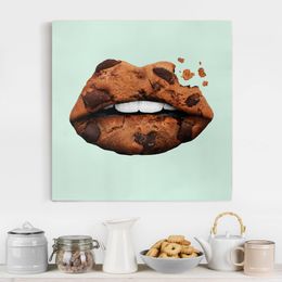 Bilderwelten Leinwandbild - Quadrat Lippen mit Keks