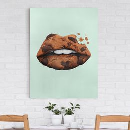 Bilderwelten Leinwandbild Jonas Loose K&uuml;che Pop Art Lippen mit Keks - Leinwanddruck Hochformat - Wandbild S-XXL - moderne K&uuml;chenbilder auf Leinwand Cookie