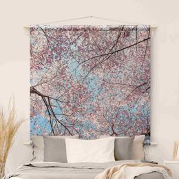 Bilderwelten Wandteppich Blumen rosa Motiv Stoffbild - Kirschbl&uuml;tenzweige vor blauem Himmel - Kirschbl&uuml;te Wohnzimmer Schlafzimmer