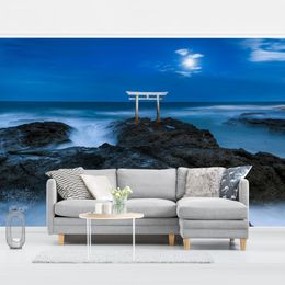 Bilderwelten Fototapete Stadt Motiv Wandtapete blau - Torii bei Vollmond am Meer - Asia Wohnzimmer Schlafzimmer