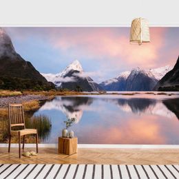 Bilderwelten Fototapete Natur Motiv Wandtapete rosa - Berge am Wasser - Berg Wohnzimmer Schlafzimmer