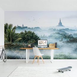 Bilderwelten Fototapete Wald Motiv Wandtapete gr&uuml;n - Morgennebel &uuml;ber dem Dschungel von Bagan - Asia Wohnzimmer Schlafzimmer